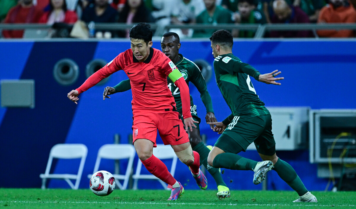 Images - R16: Saudi Arabia v Korea Republic