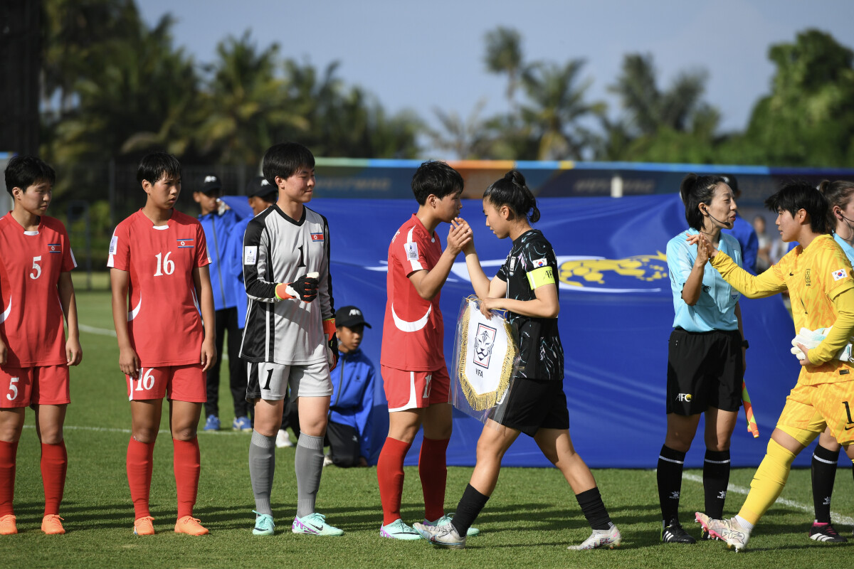 Images - Group A: DPR Korea v Korea Republic