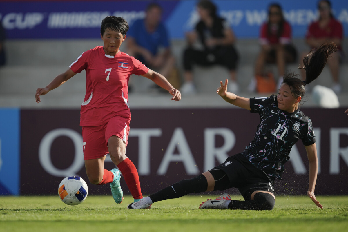 Images - Group A: DPR Korea v Korea Republic