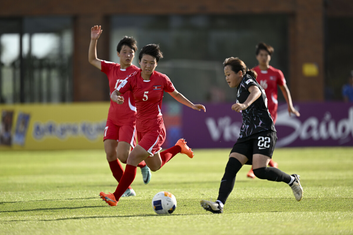 Images - Group A: DPR Korea v Korea Republic