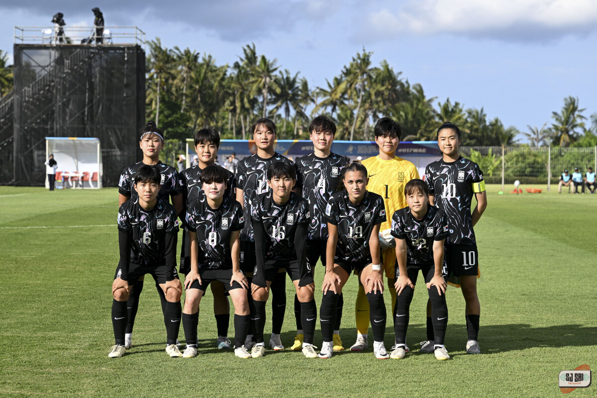 Images - Group A: DPR Korea v Korea Republic